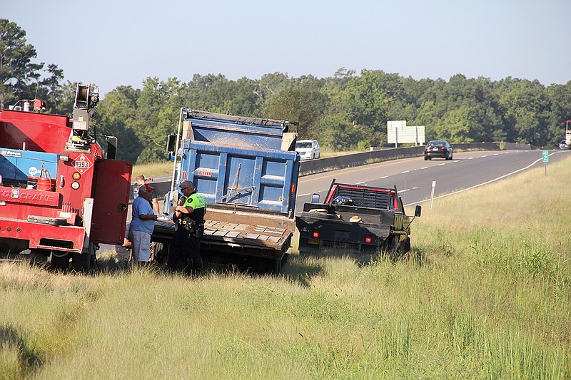 Wreck causes damage to expressway divider | Hot Springs Sentinel Record
