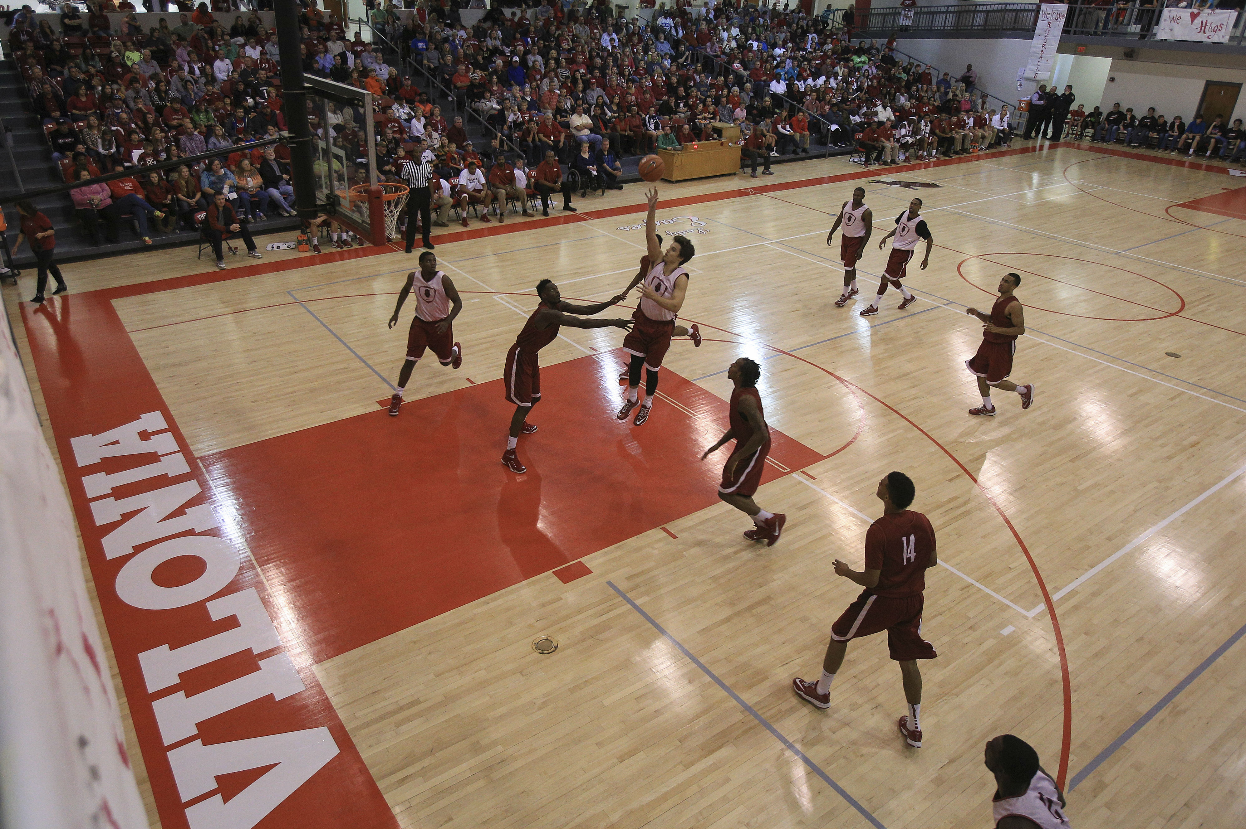 WholeHogSports - Vilonia gets in line early to welcome, watch Hogs
