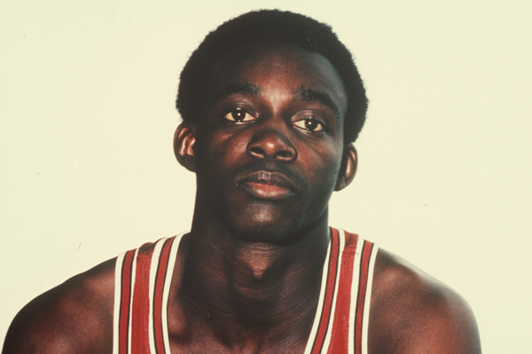WholeHogSports - Lee, sharp-shooting trailblazer, dies at 63