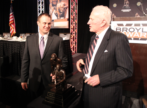 Ohio State's Herman wins Broyles Award