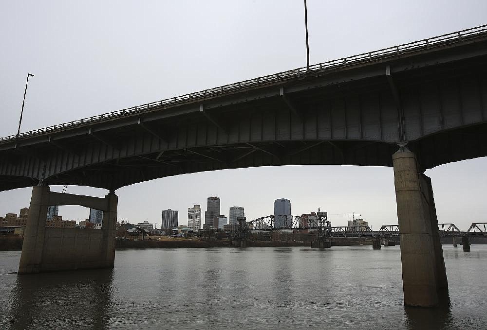 Pier protection cell underneath I-30 bridge damaged over weekend | The ...