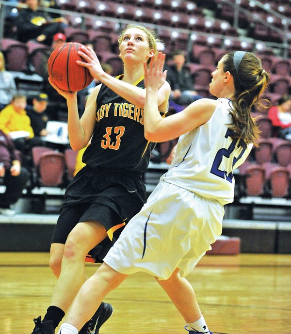 Basketball: Cox has eye of the tiger
