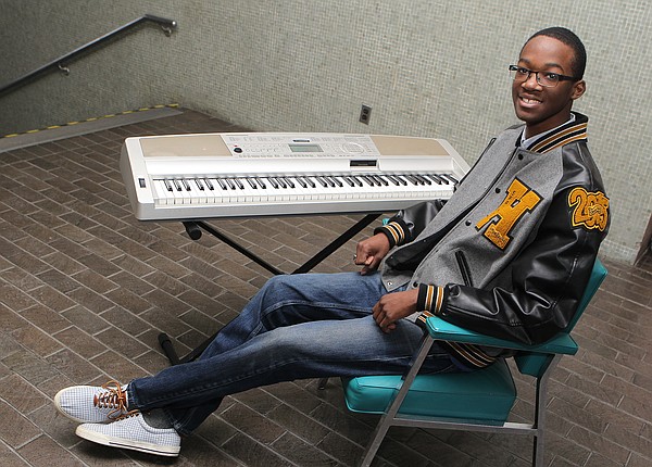 Donation of keyboard passes jazz music on | Hot Springs Sentinel Record