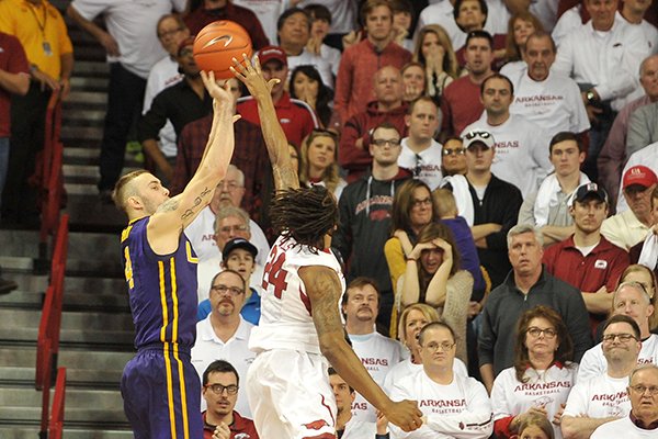 LSU beats Arkansas at the buzzer | Whole Hog Sports