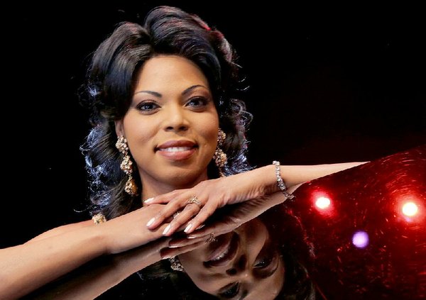 Opera star returns the favor