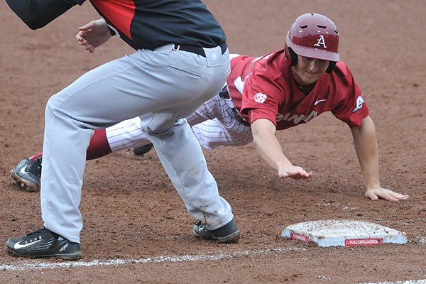 Arkansas drops another; top-ranked LSU up next
