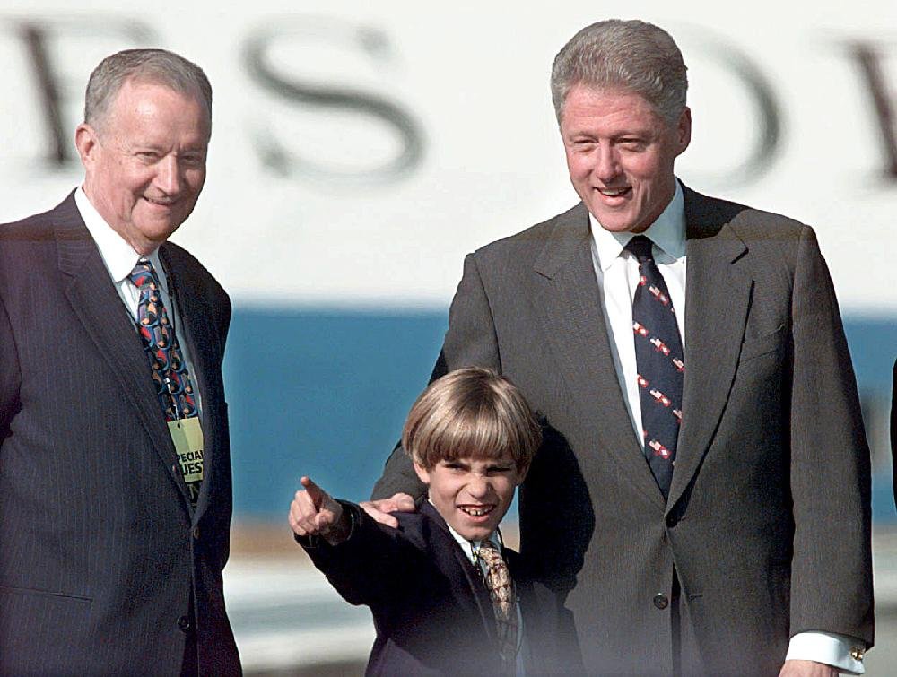 Ex-lawmaker Hammerschmidt, 92, dies