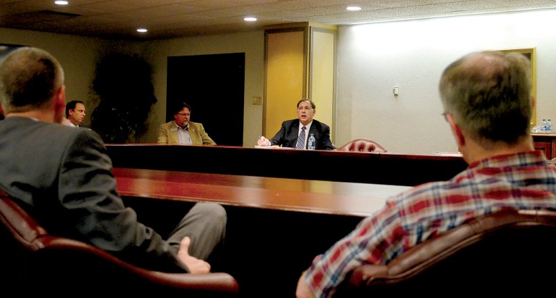 Senator discusses financial changes with bankers, others | El Dorado News