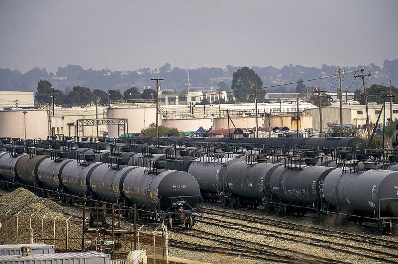 U.S., Canada issue new oil train rules
