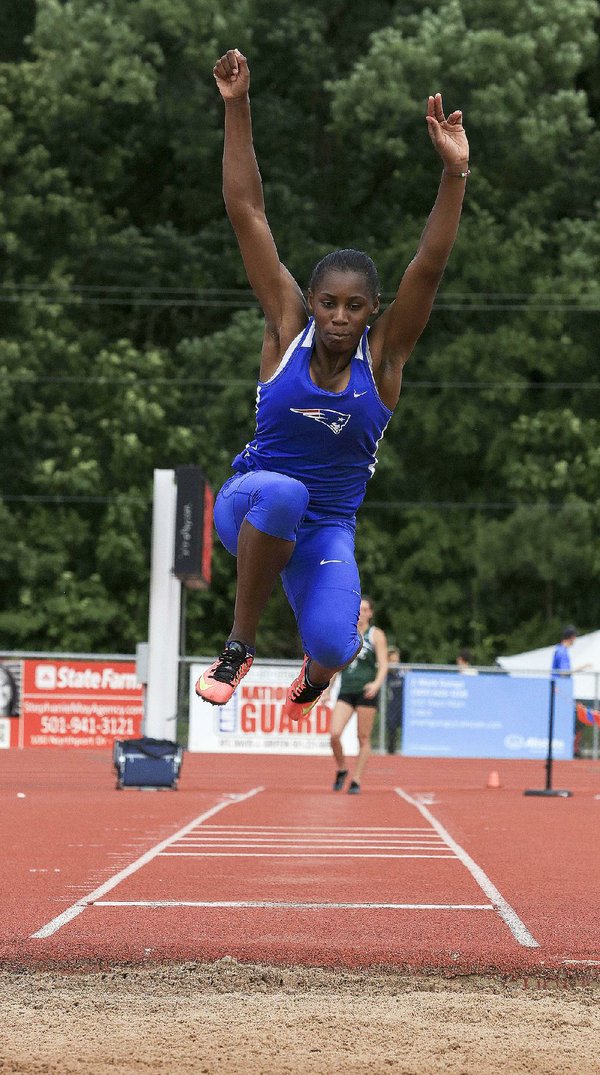 Weeks sisters, Baylark jump to front heading into Day 2