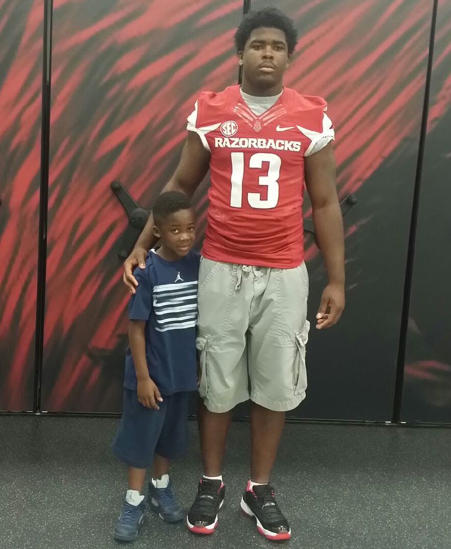 WholeHogSports - Defensive end's brother, 6, sold on Hogs coach
