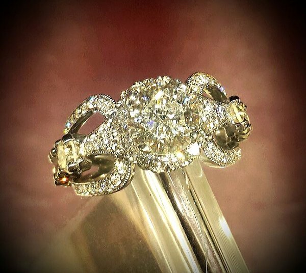 Adrianne Kahn hosts Restyling and Swana Diamond Trunk show