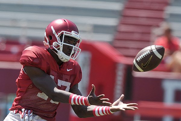 Hogs banking on better receivers | The Arkansas Democrat-Gazette ...