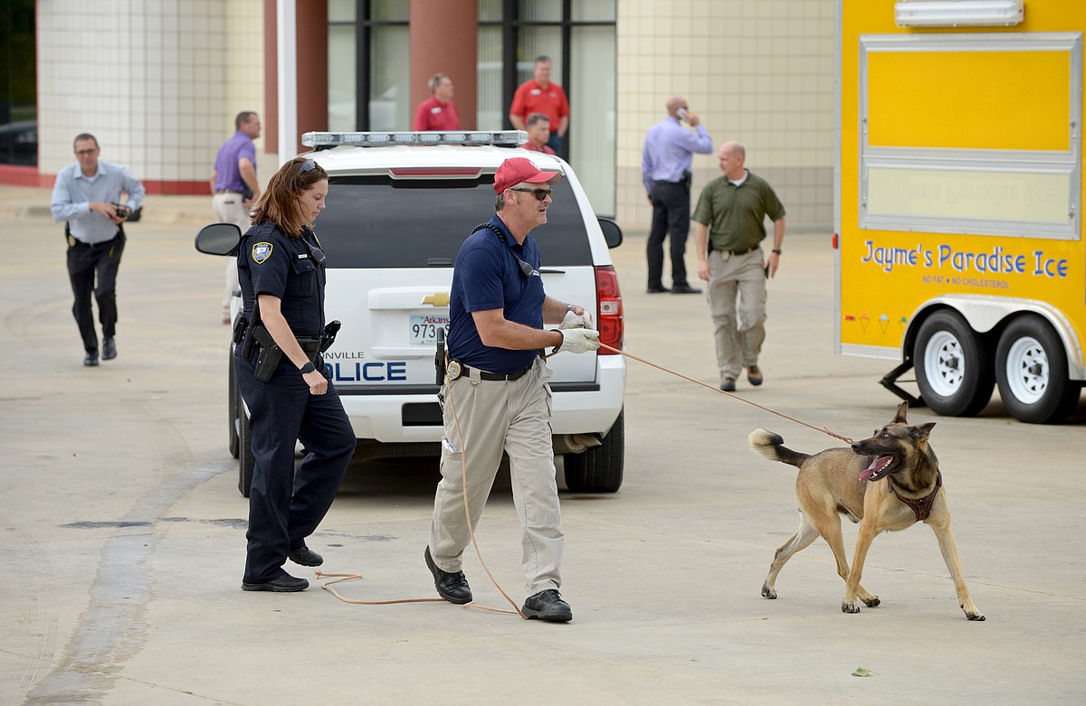 Police seek man in bank robbery | The Arkansas Democrat-Gazette ...