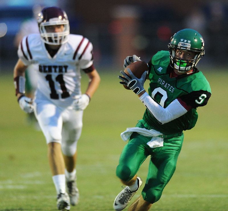 Football: Greenland keeps it perfect