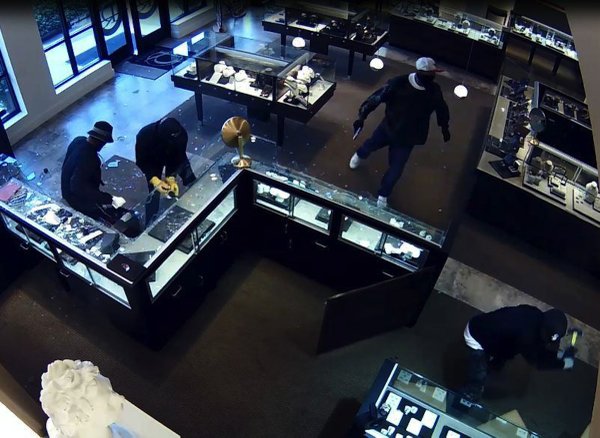 LR jewelry store robbed; police seek 5 men | The Arkansas Democrat ...