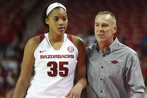 WholeHogSports - Arkansas women share scoring load