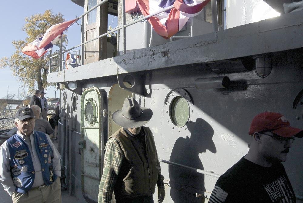 USS Hoga joins 3 survivors of attack
