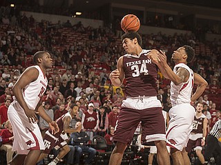 Hogs close ranks, finish off Aggies | Hot Springs Sentinel Record