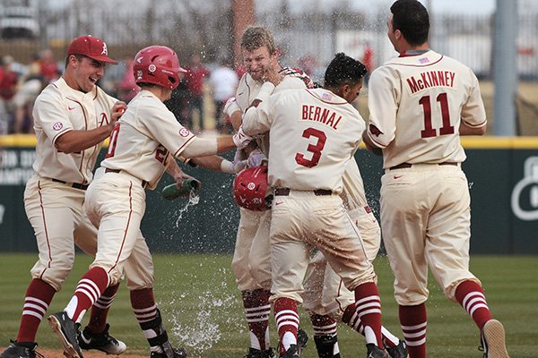 Hogs win series on bases-loaded walk | The Arkansas Democrat-Gazette ...
