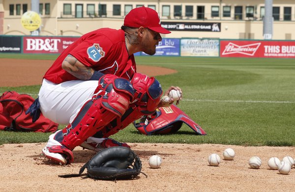 Molina catches 5 innings, fans looking in Cards' win