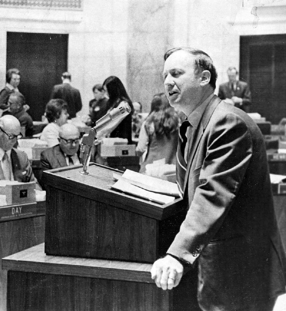 Ray Thornton of Congress, court dies at 87