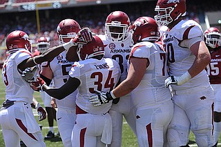 Starters win Hogs' Red-White game | Northwest Arkansas Democrat-Gazette