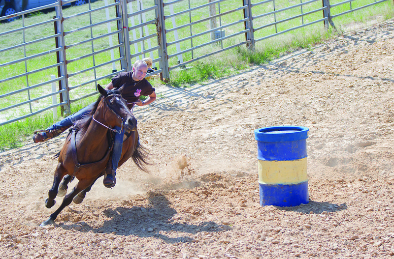 Barrel racing at Sunshine Riders Club competition