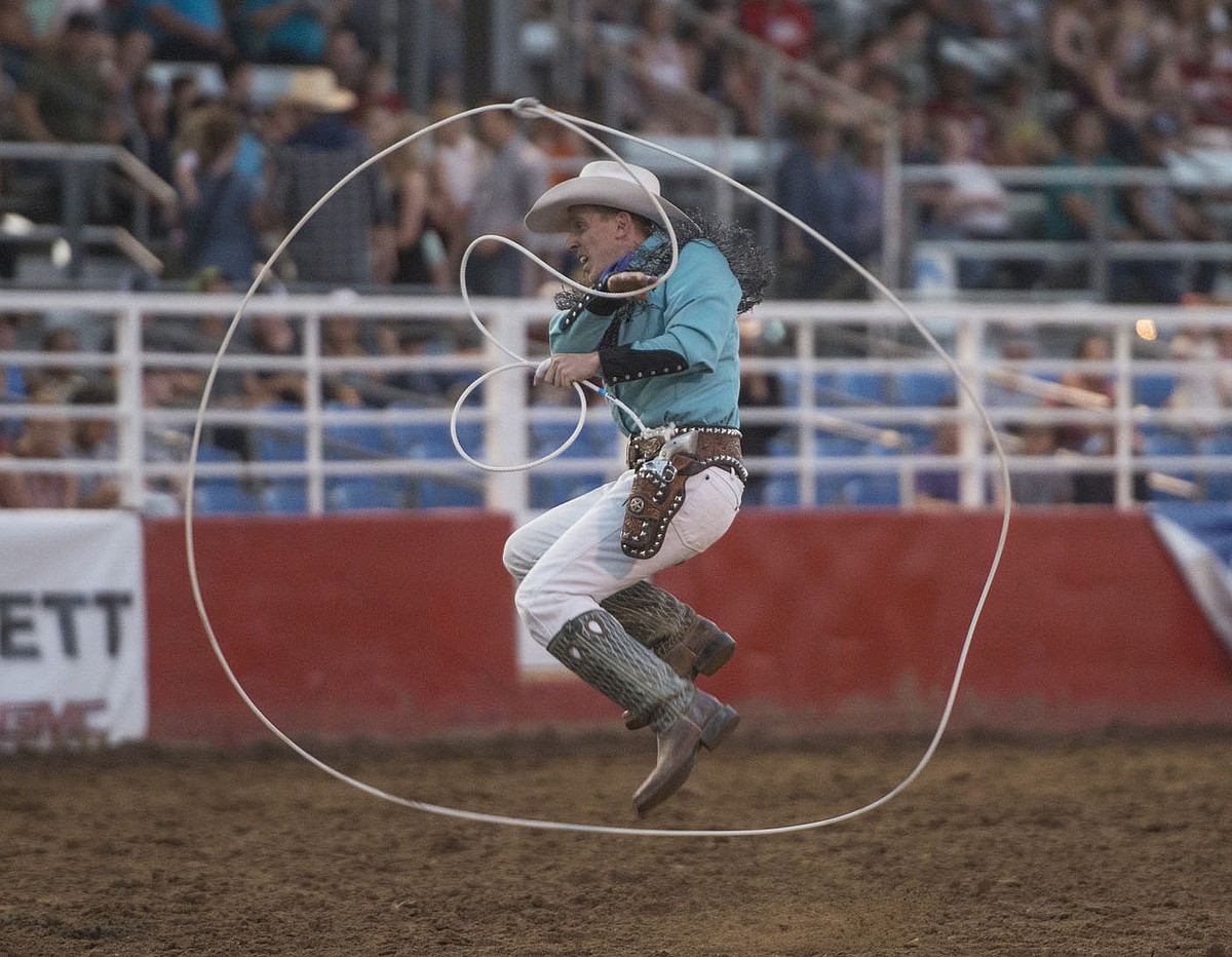 Trick roper presents physics lesson | Northwest Arkansas Democrat-Gazette
