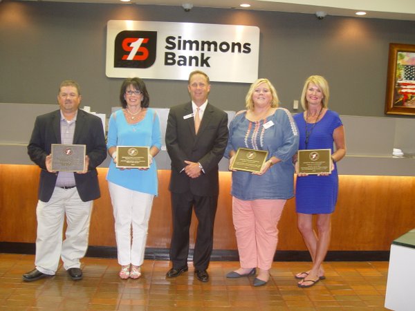 Simmons First Foundation presents plaques to grant recipients