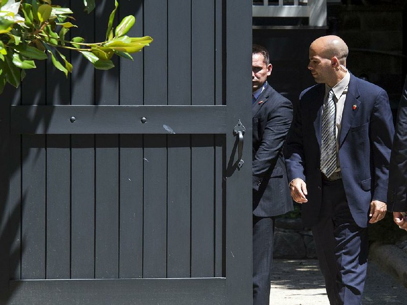 In email case, Clinton holds talk with FBI | The Arkansas Democrat ...