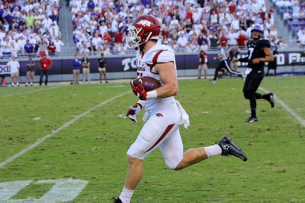 WholeHogSports - Brooks Ellis signs with Patriots