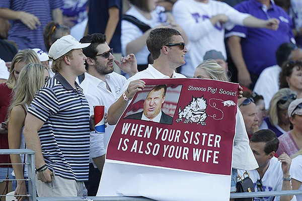 Frogs fan bares knuckles, retreats in defeat | Northwest Arkansas Democrat-Gazette