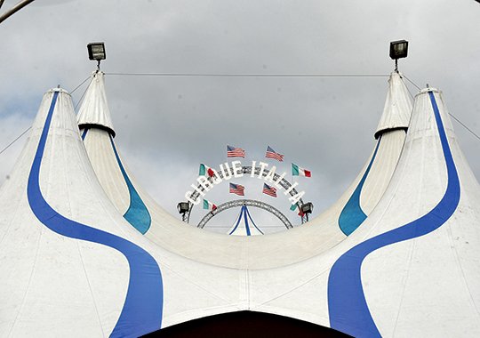 Cirque Italia: Circus features water, aerial performance