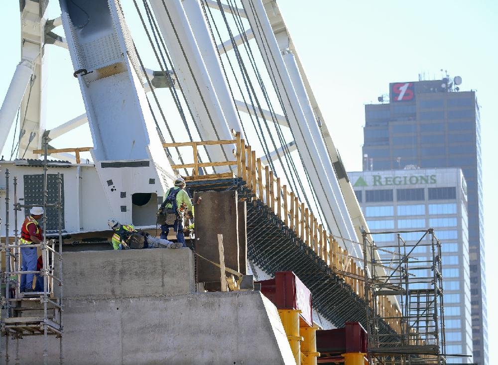 VIDEO: New Broadway Bridge's 1st arch guided into place