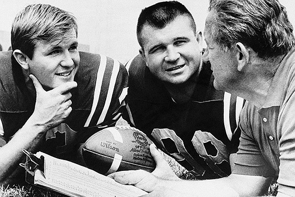 WholeHogSports - Harry Jones, Hogs' star in the '60s, dies
