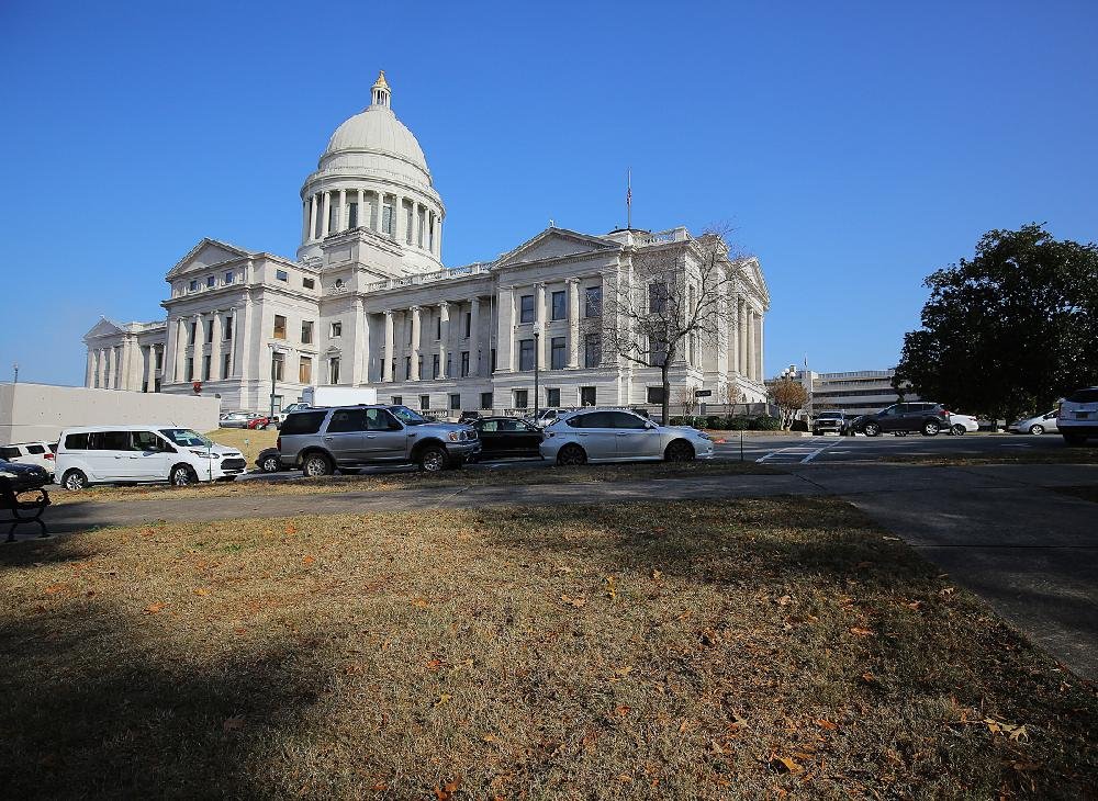 Sides aired on Ten Commandments monument; panelist not sure why