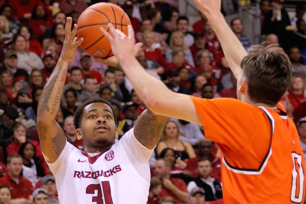 Beard a dwarf among giants for Hogs | The Arkansas Democrat-Gazette ...