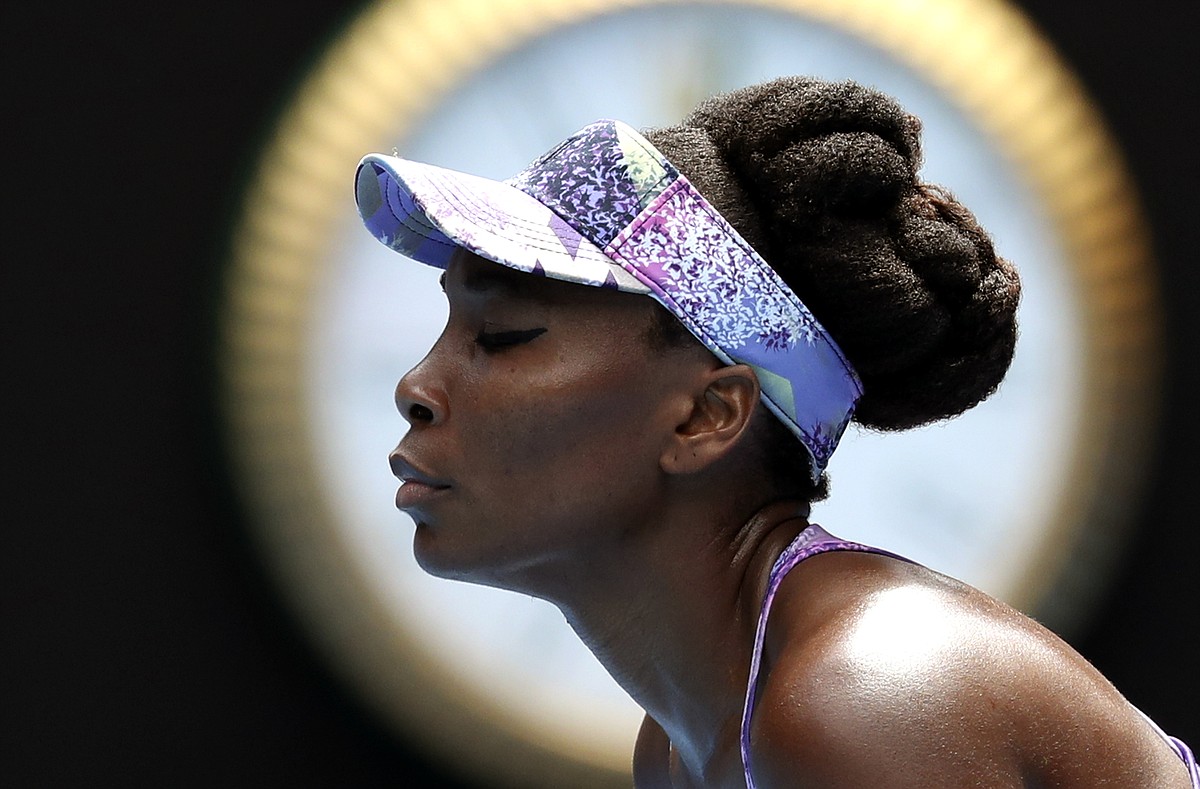 Tennis star Venus Williams at fault in fatal car crash, police say ...