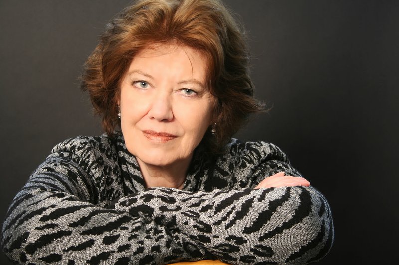 5x5 Five Minutes, Five Questions Novelist Anne Perry