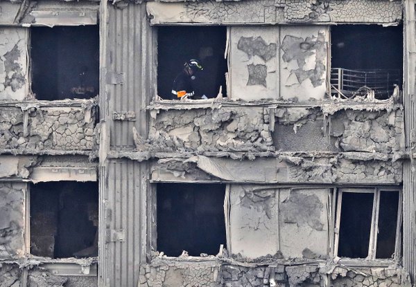 London high-rise fire: Cladding may have helped spread blaze | Hot ...