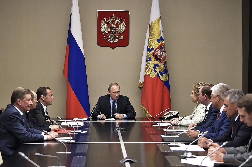Russia hits back, takes 2 U.S. sites | The Arkansas Democrat-Gazette ...