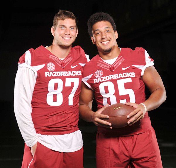 Football: Former rivals form special bond in Arkansas' tight ends room ...