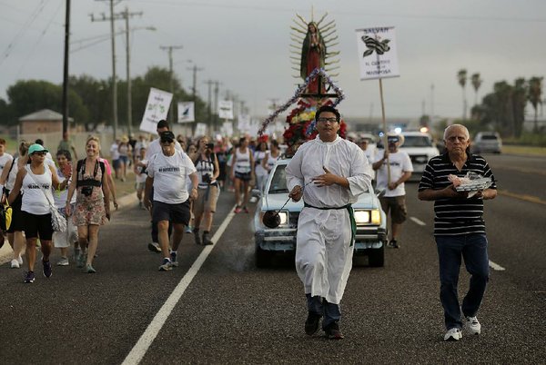 Hundreds of people in Texas protest border wall | The Arkansas Democrat ...