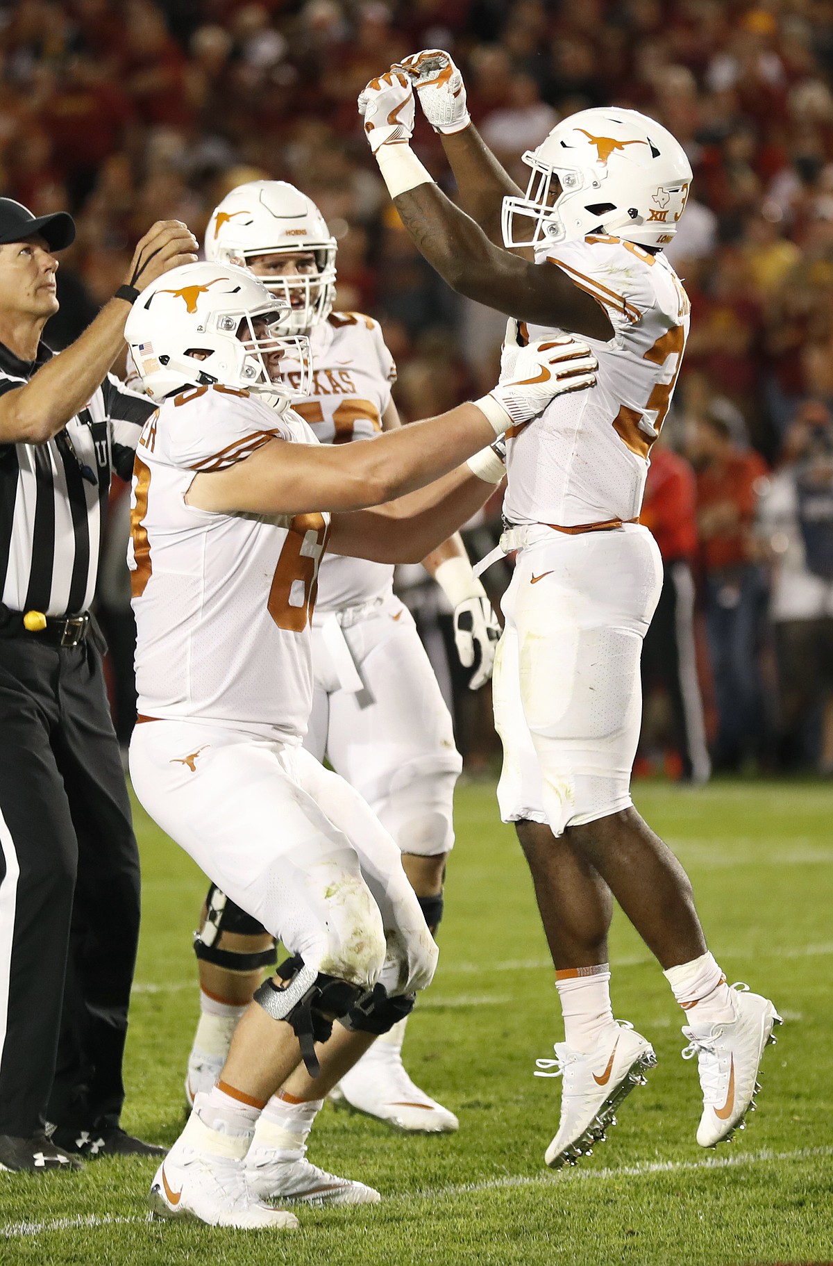 Longhorns sloppy, but successful | Hot Springs Sentinel Record