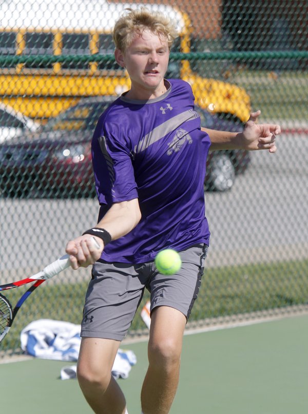 Sweeney grabs title, spurs Fayetteville to team championship