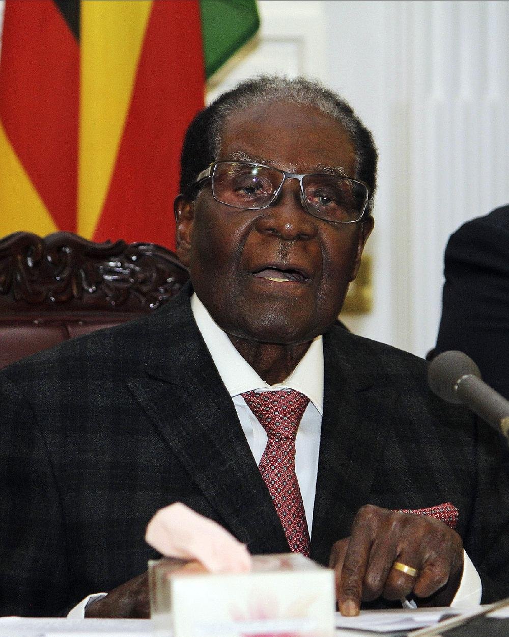 Zimbabwe pushes to oust leader