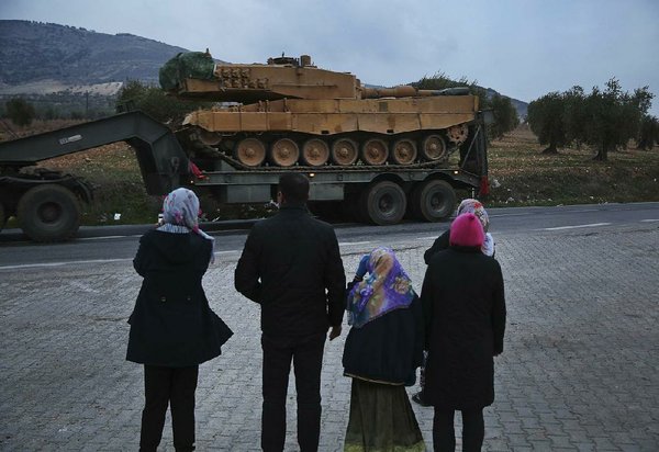 Turks advance on Syria Kurds