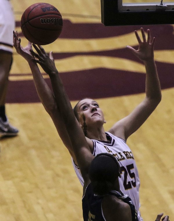 The roll continues: UALR women up streak to 10 in row