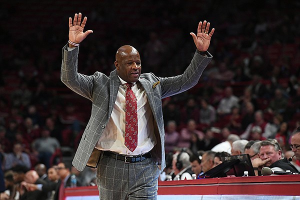 VIDEO: Mike Anderson, players recap win over South Carolina | Whole Hog ...